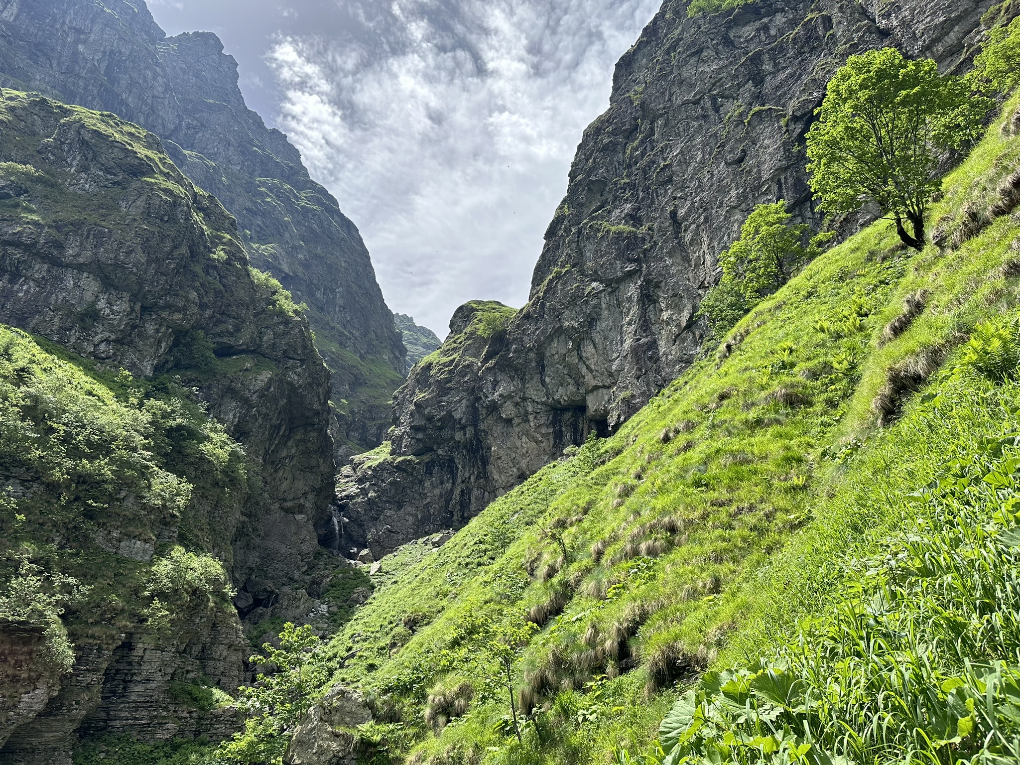 Apriltsi – Stones Of Ithaca